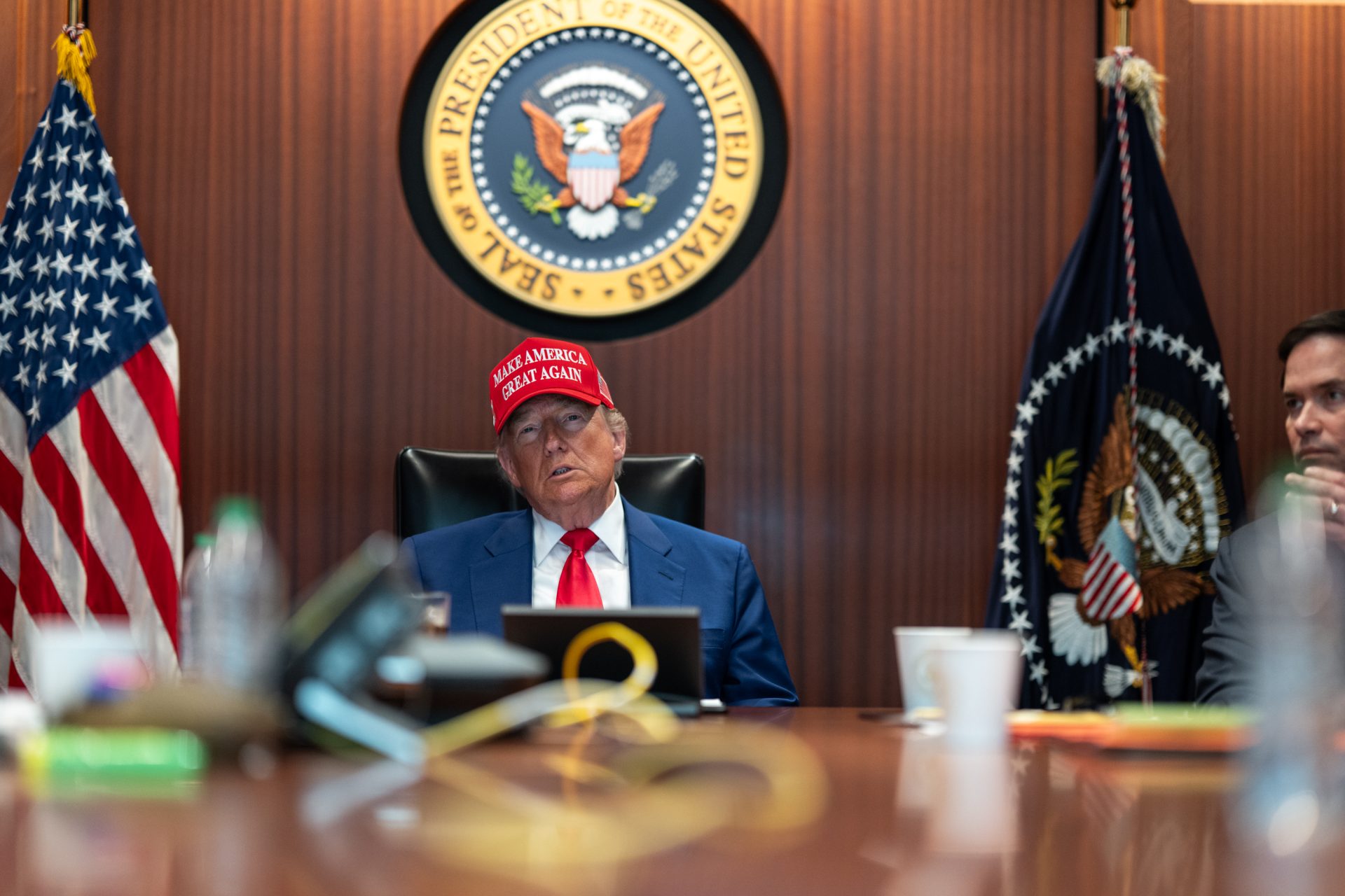 Trump assina ordem que oficializa tarifaço de 50% ao Brasil - Paraná Portal